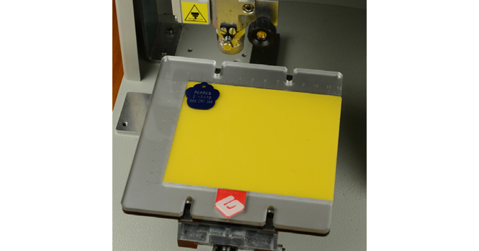 Gravogrip lap + plexi befogó asztal M20, IM4 gépekhez - GravoGrip ...